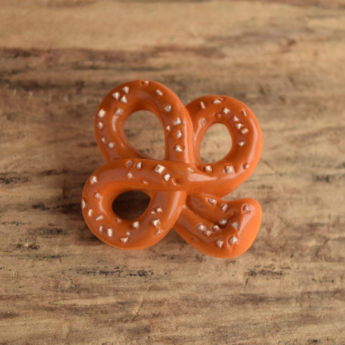 Vintage Shamrock Pretzel Brooch – YournNonce