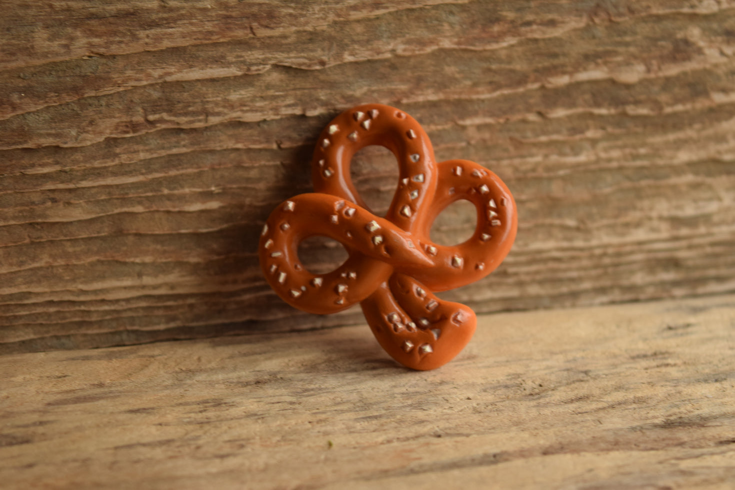 Vintage Shamrock Pretzel Brooch – YournNonce