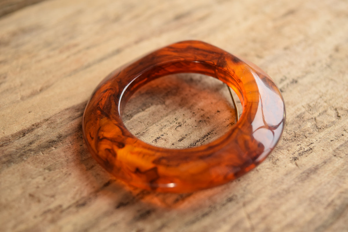 Vintage Modernist Round Bakelite Brooch – YournNonce