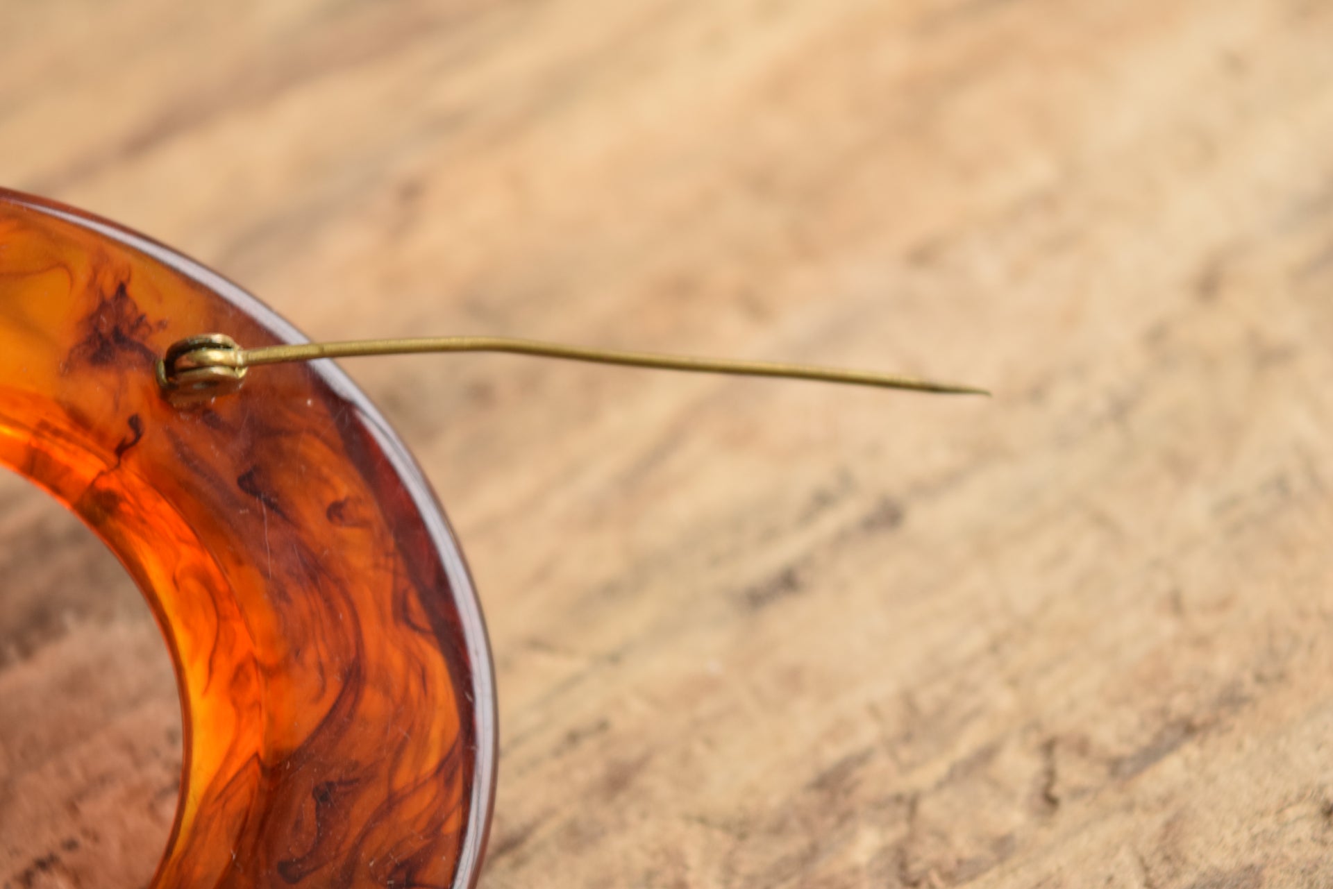 Vintage Modernist Round Bakelite Brooch – YournNonce