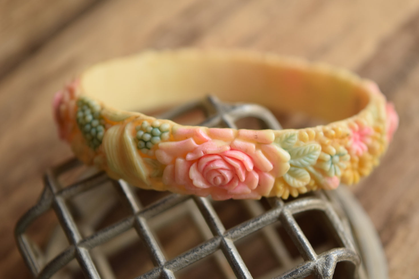 Vintage Floral Celluloid Bangle Bracelet - 1930's 1940's – YournNonce